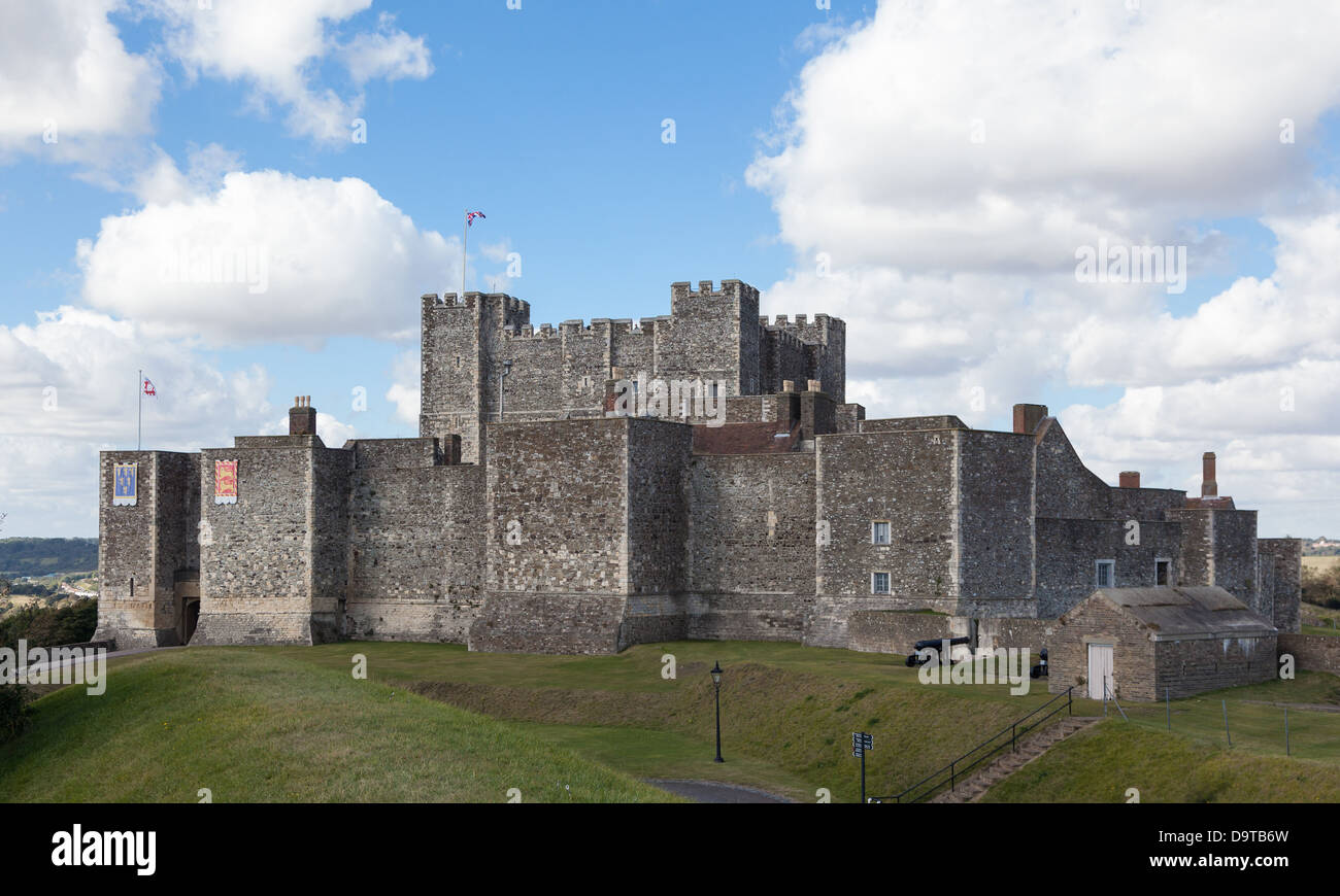 Castle dover medieval fort fortress hi-res stock photography and images ...
