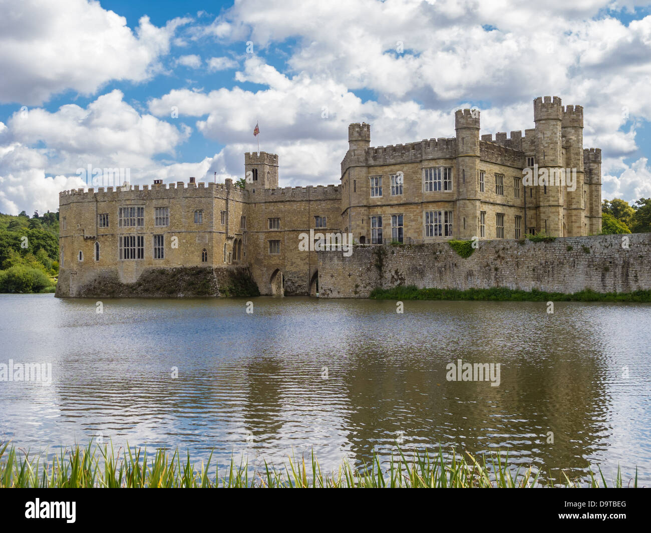 Historical fortification leeds castle moat hi-res stock photography and ...
