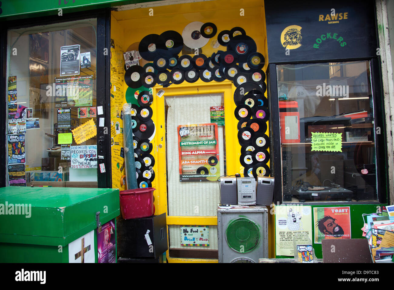 Record shop vinyl hi-res stock photography and images - Alamy