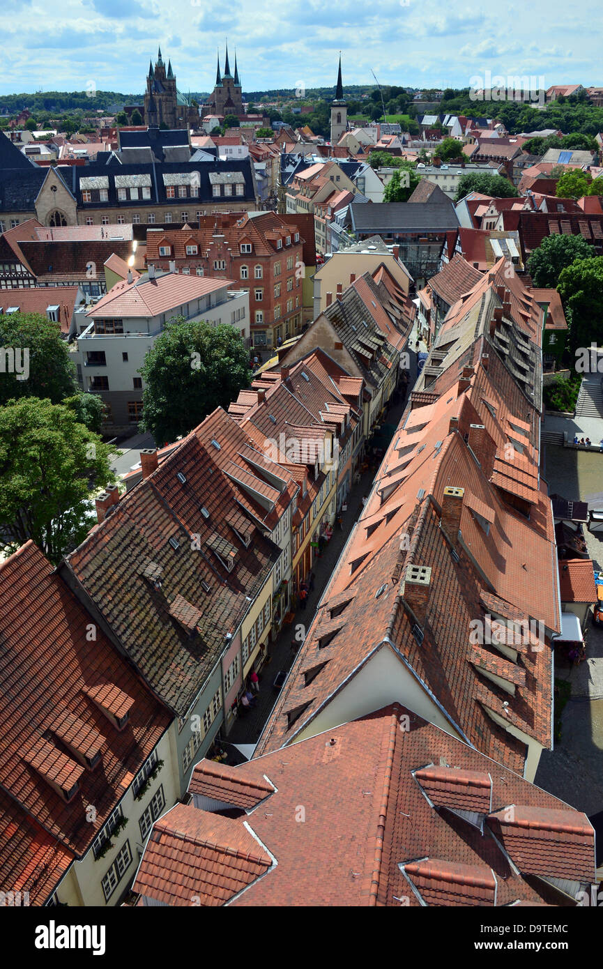 A view of the 'Kraemerbruecke' (front) bridge in the old town in Erfurt ...