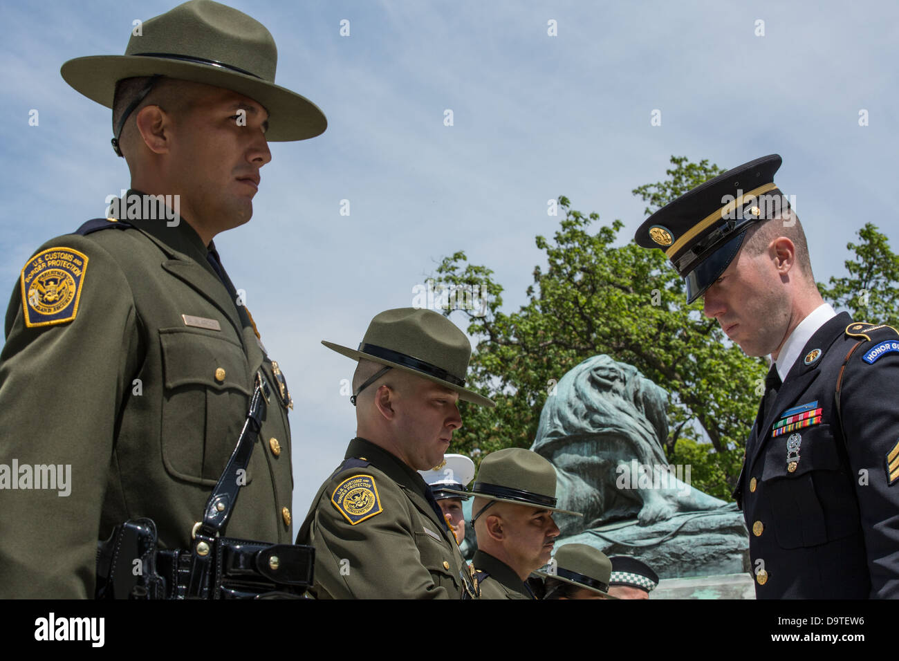 Border demonstration hi-res stock photography and images - Alamy