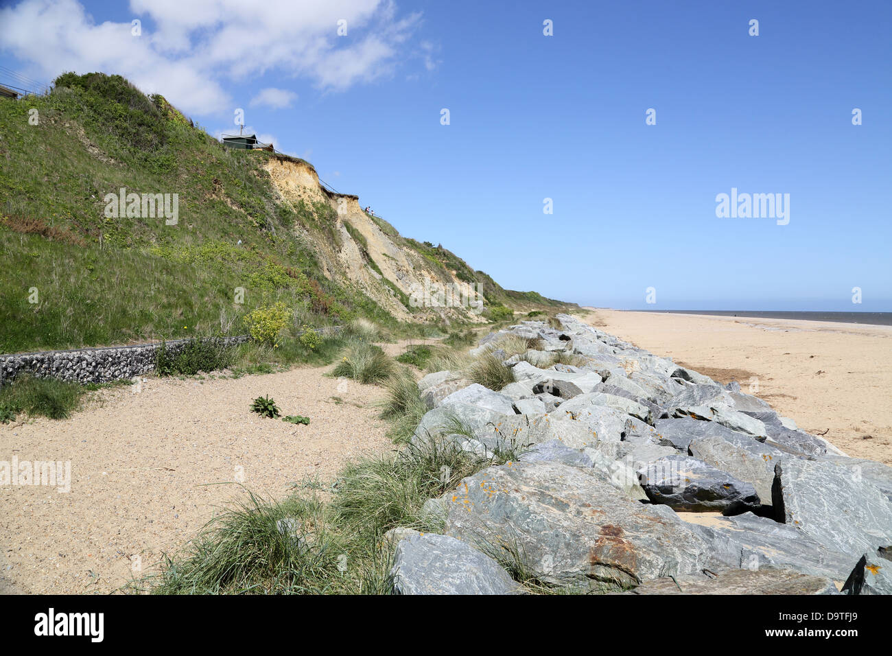 the eroding cliffs at the seaside town of scratby in norfolk Stock ...