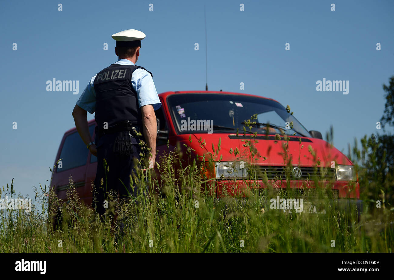 Police officers of the federal police check a car at autobahn A7 near ...