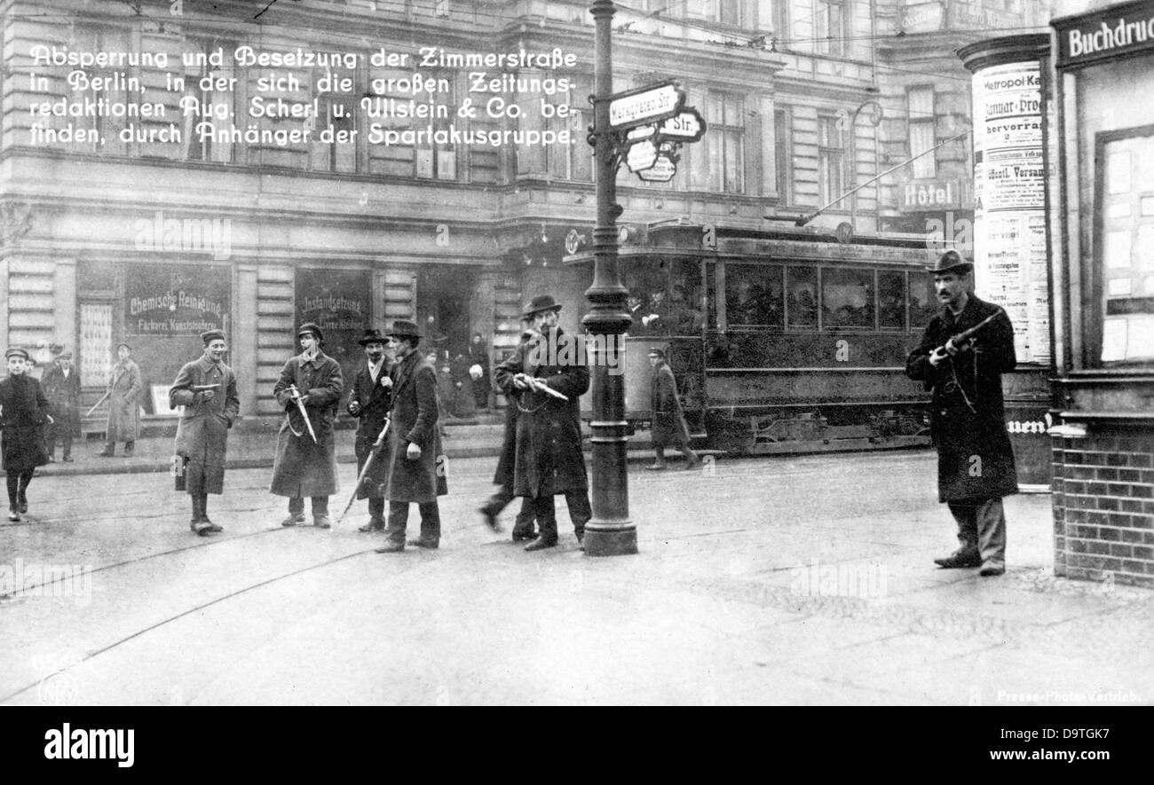 German Revolution 1918/1919: Members of the Spartacus League block and ...