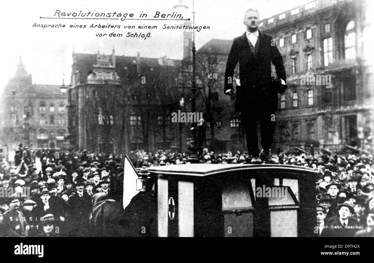 German Revolution 1918/1919: A worker delivers a speech from the top of ...