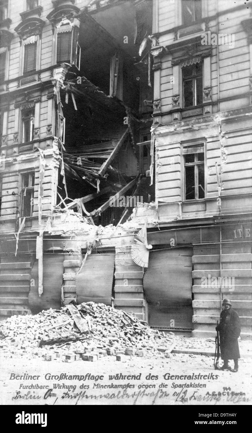 German Revolution 1918/1919: View of a heavily destroyed house in ...