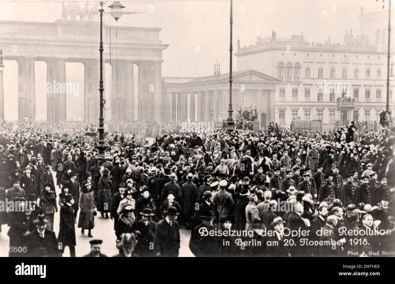 German Revolution 1918/1919: Crowds of people participate in the ...