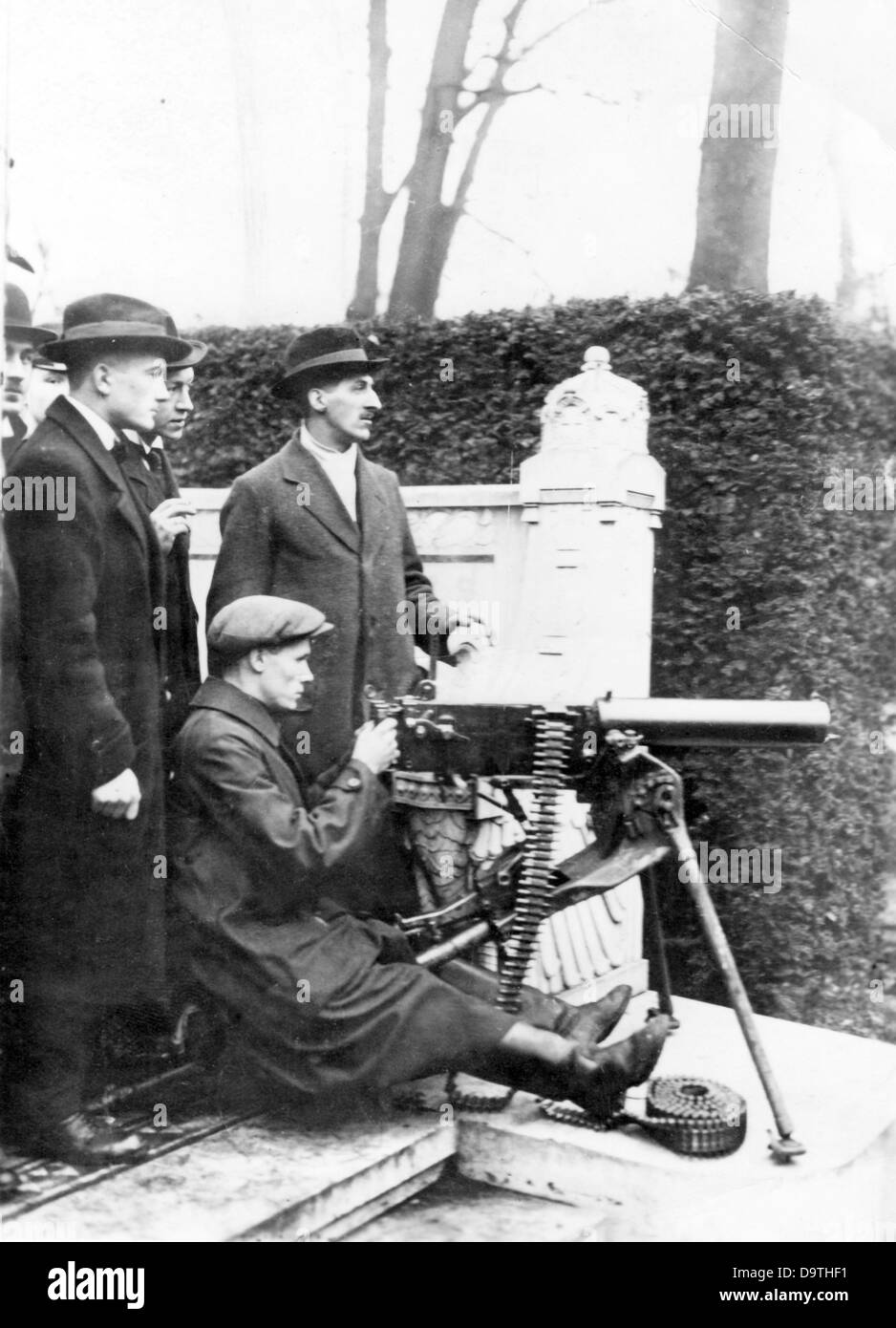 German Revolution 1918/1919: Revolutionary soldiers and workers are ...