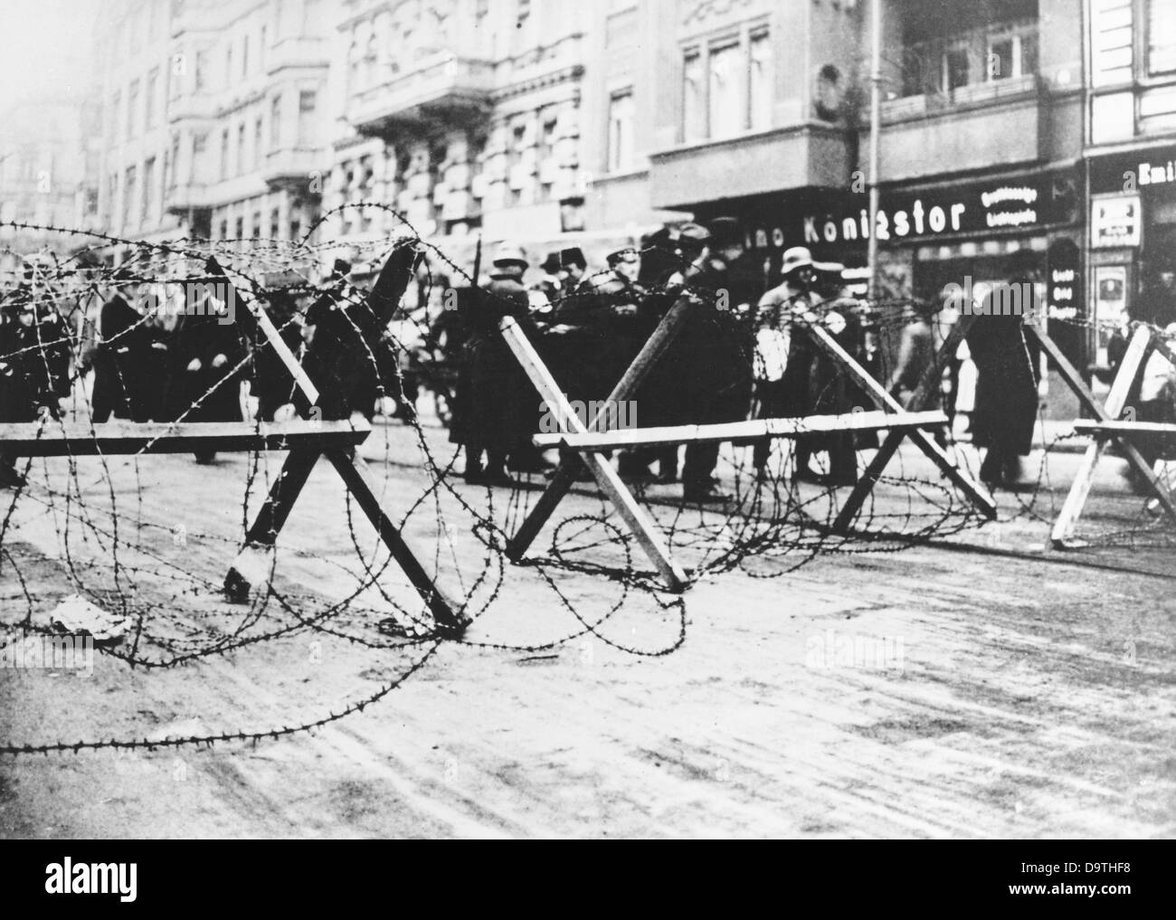 German Revolution 1918/1919: Chevaux de frise with barbed wire were ...