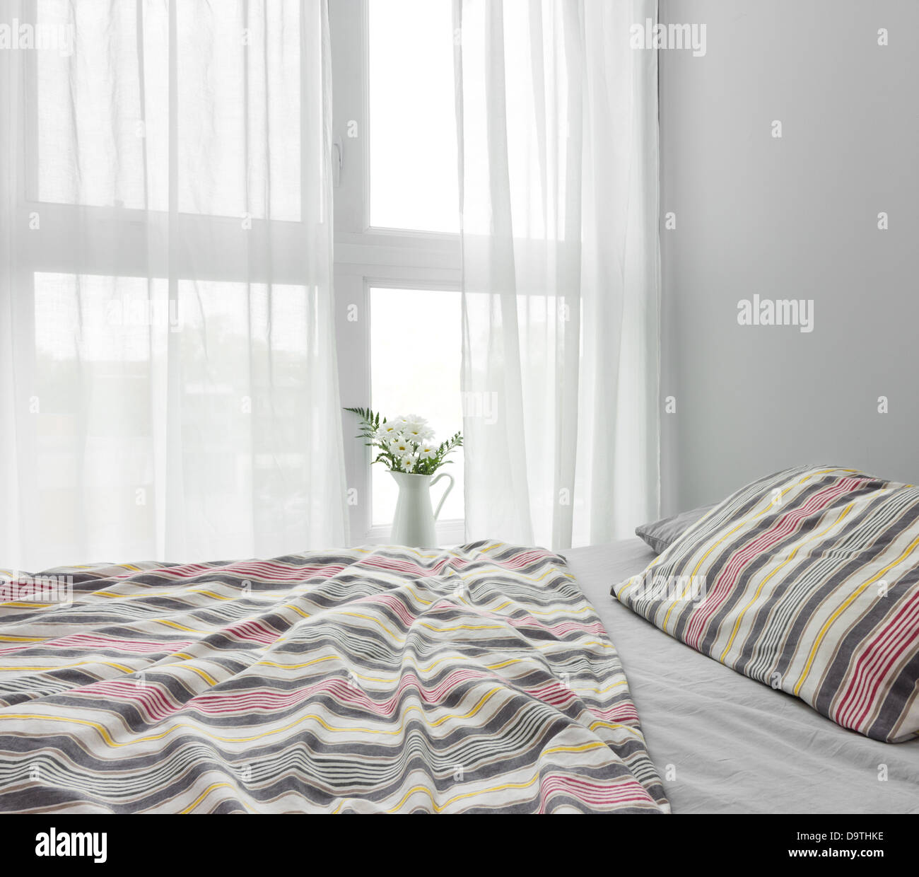 Colourful bedroom interior hi-res stock photography and images - Alamy