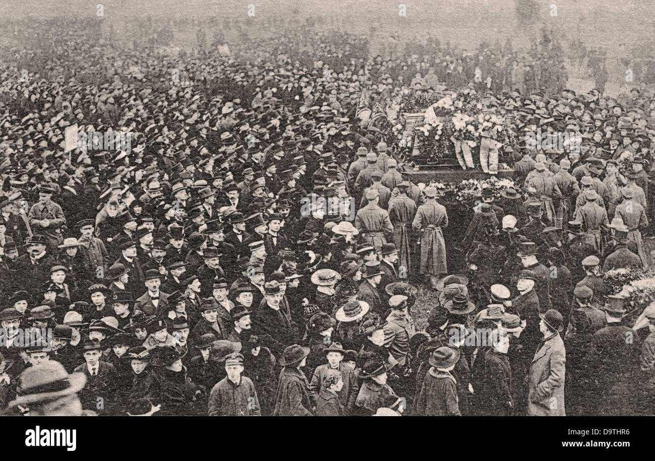 German Revolution 1918/1919: Crowds of people participate in the ...