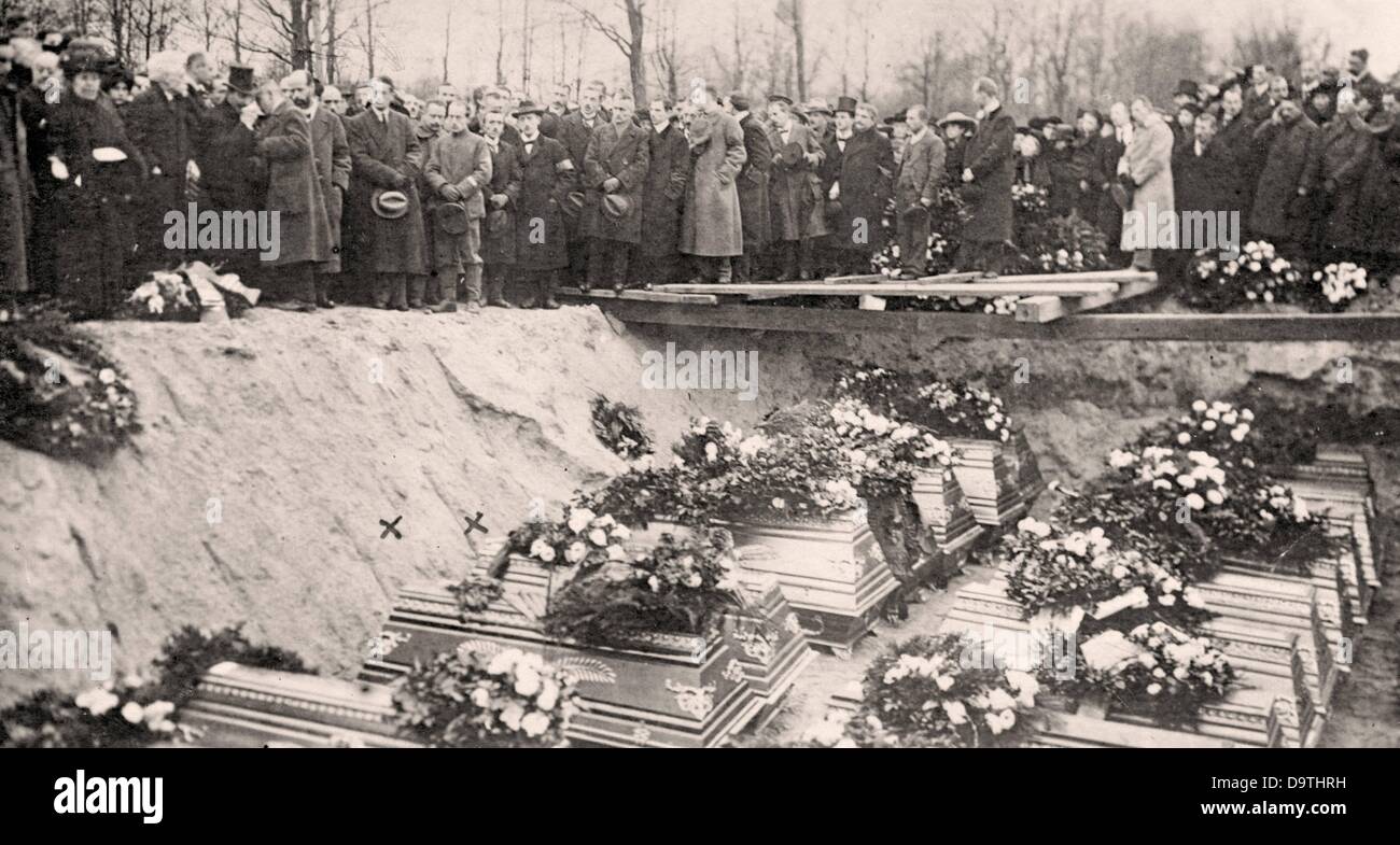 German Revolution 1918/1919: Burial of Karl Liebknecht and 31 other ...