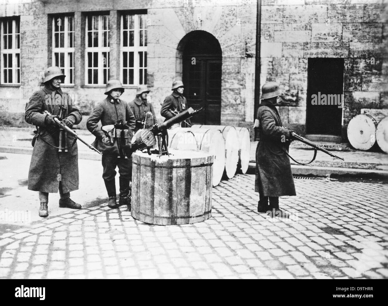 German Revolution 1918/1919: Government soldiers are pictured with a ...