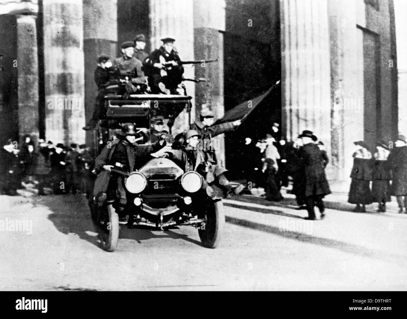 German Revolution 1918/1919: Revolutionary sailors and soldiers are ...