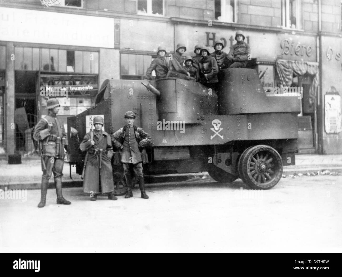 German Revolution 1918/1919: Tanks of government troops are pictured in ...