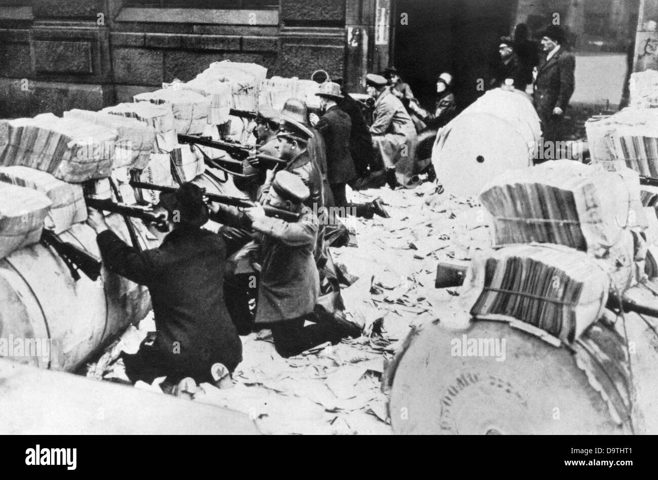 German Revolution 1918/1919: Spartacists are pictured behind barricades ...