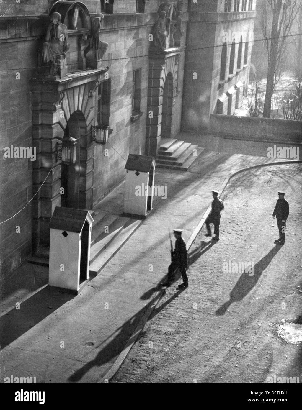 Guards stand in front of the Palace of Justice in Nuremberg in 1946 ...