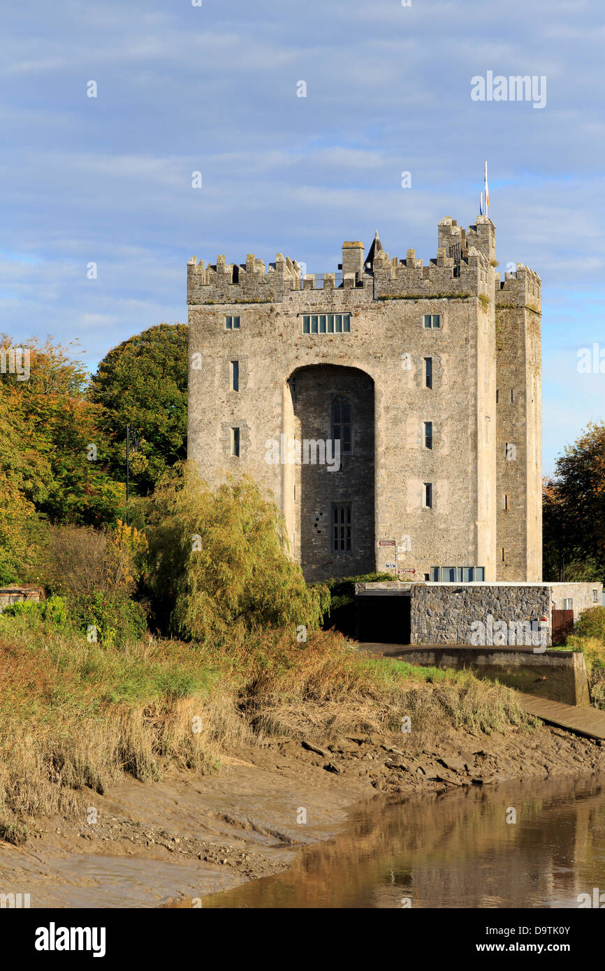 Ireland, Munster, County Clare, Bunratty Castle Stock Photo - Alamy
