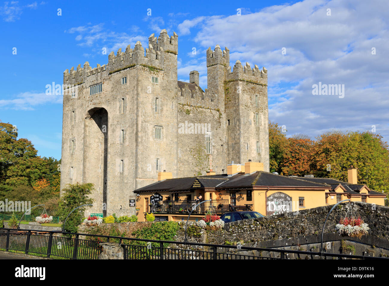 Ireland, Munster, County Clare, Bunratty Castle and Durty Nelly's Pub ...