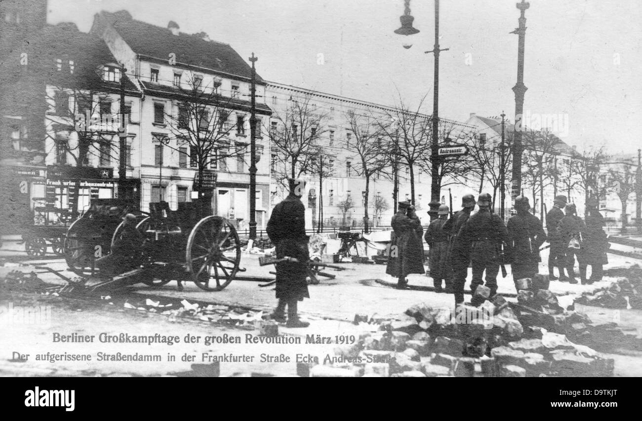German Revolution 1918/1919: View of the ripped-open street at Grosse ...