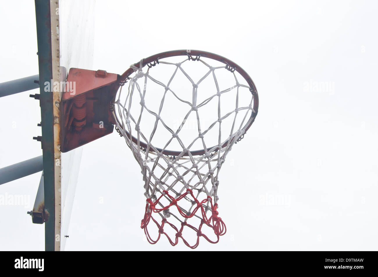 empty basketball hoop Stock Photo - Alamy