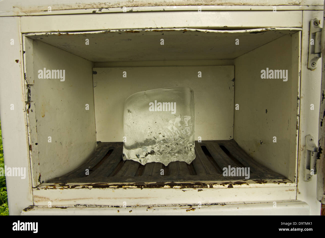 Ice box hi-res stock photography and images - Alamy