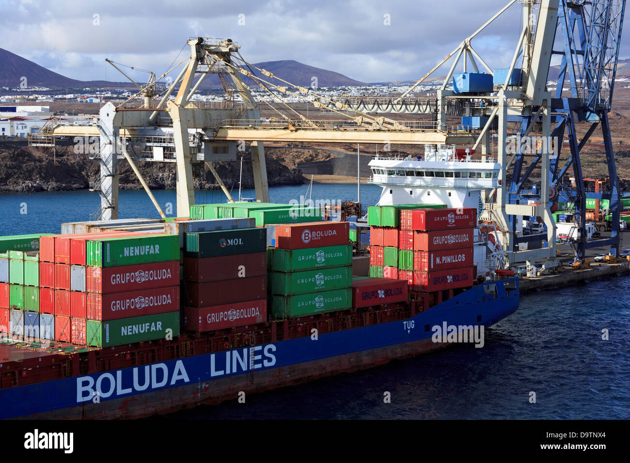 Container port of arrecife hi-res stock photography and images - Alamy
