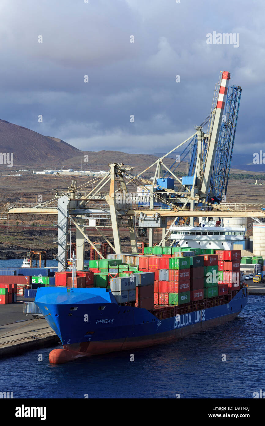 Container port of arrecife hi-res stock photography and images - Alamy