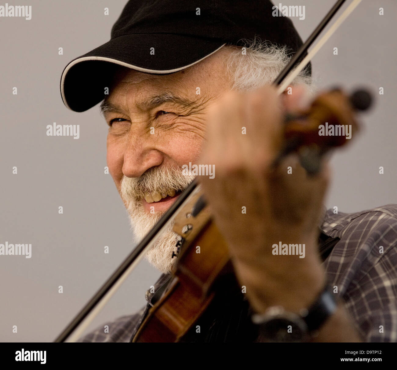 Fiddler hi-res stock photography and images - Alamy