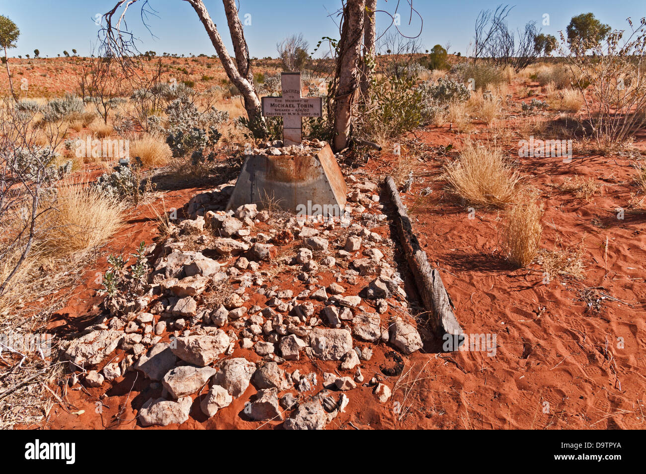 Outback grave hi-res stock photography and images - Alamy