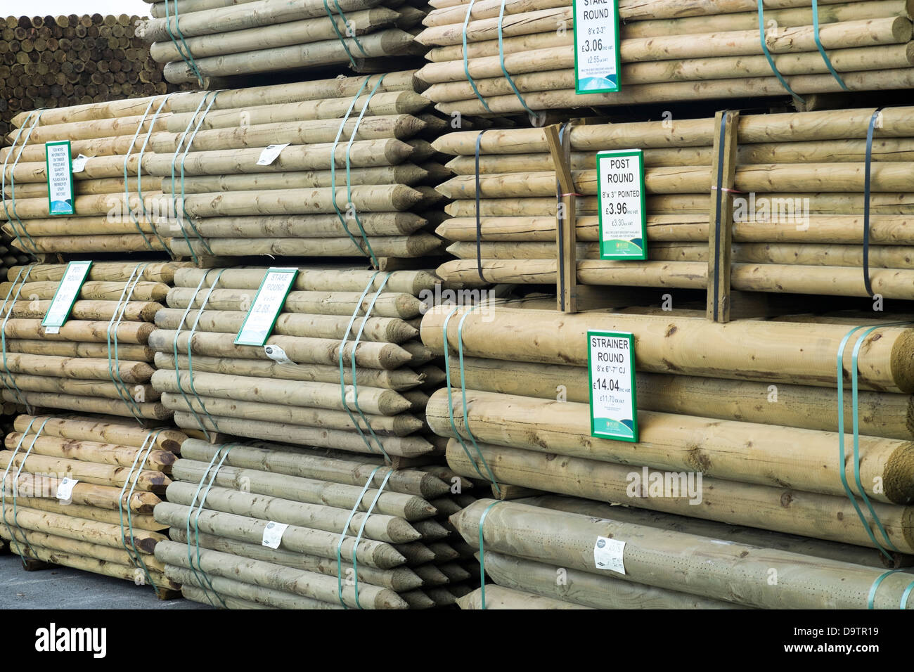 Stacked and bundled wooden timber fence posts Stock Photo - Alamy