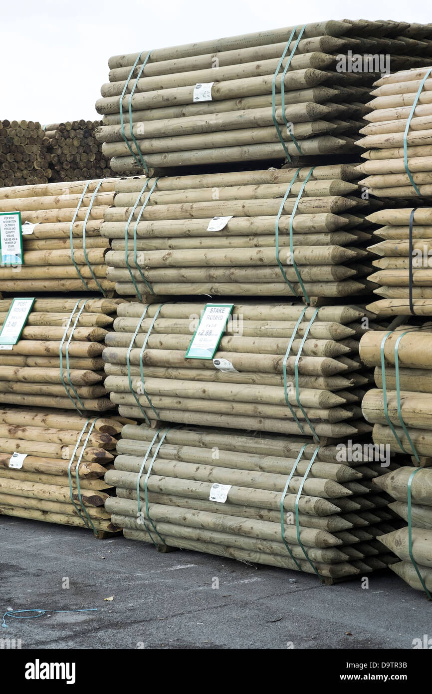 Stacked and bundled wooden timber fence posts Stock Photo - Alamy