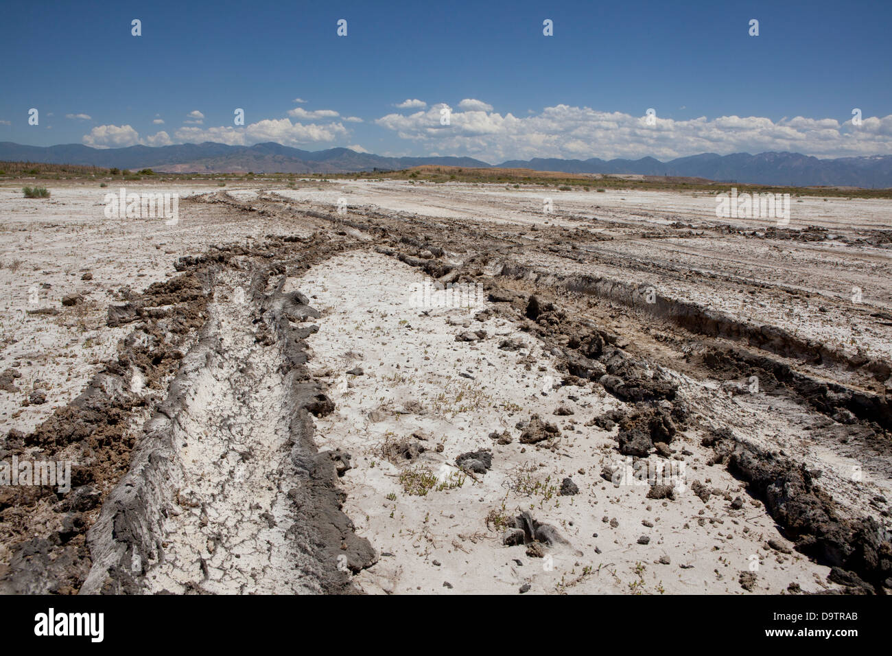 Dry lake pattern salt desert hi-res stock photography and images - Alamy