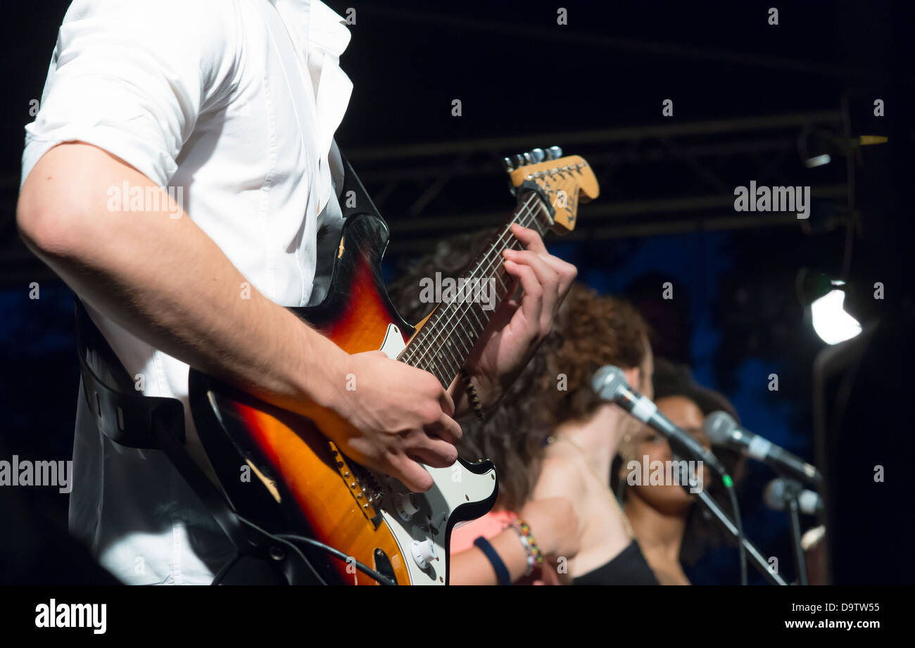Male pop band hi-res stock photography and images - Alamy