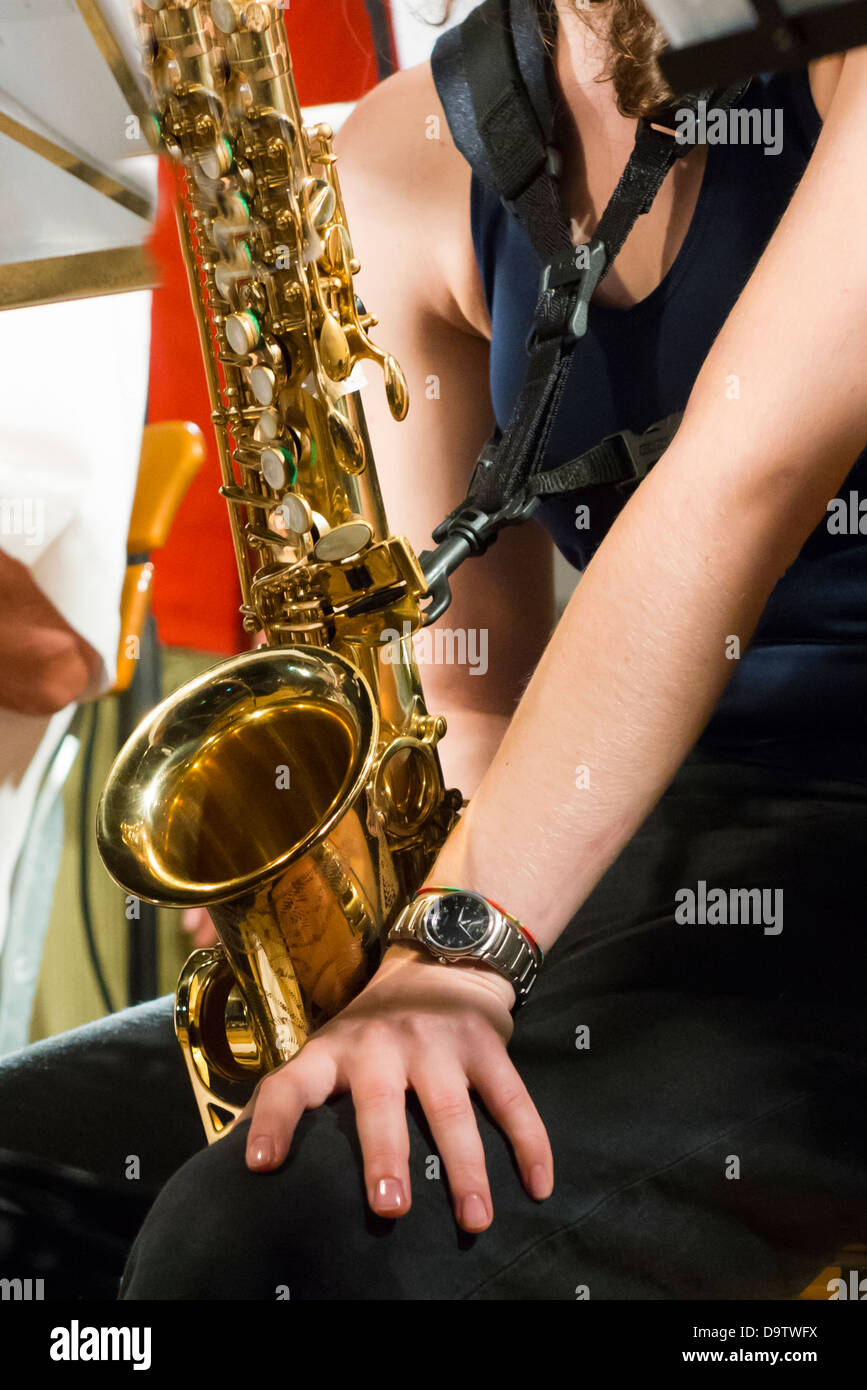 Female saxophone player hi-res stock photography and images - Alamy