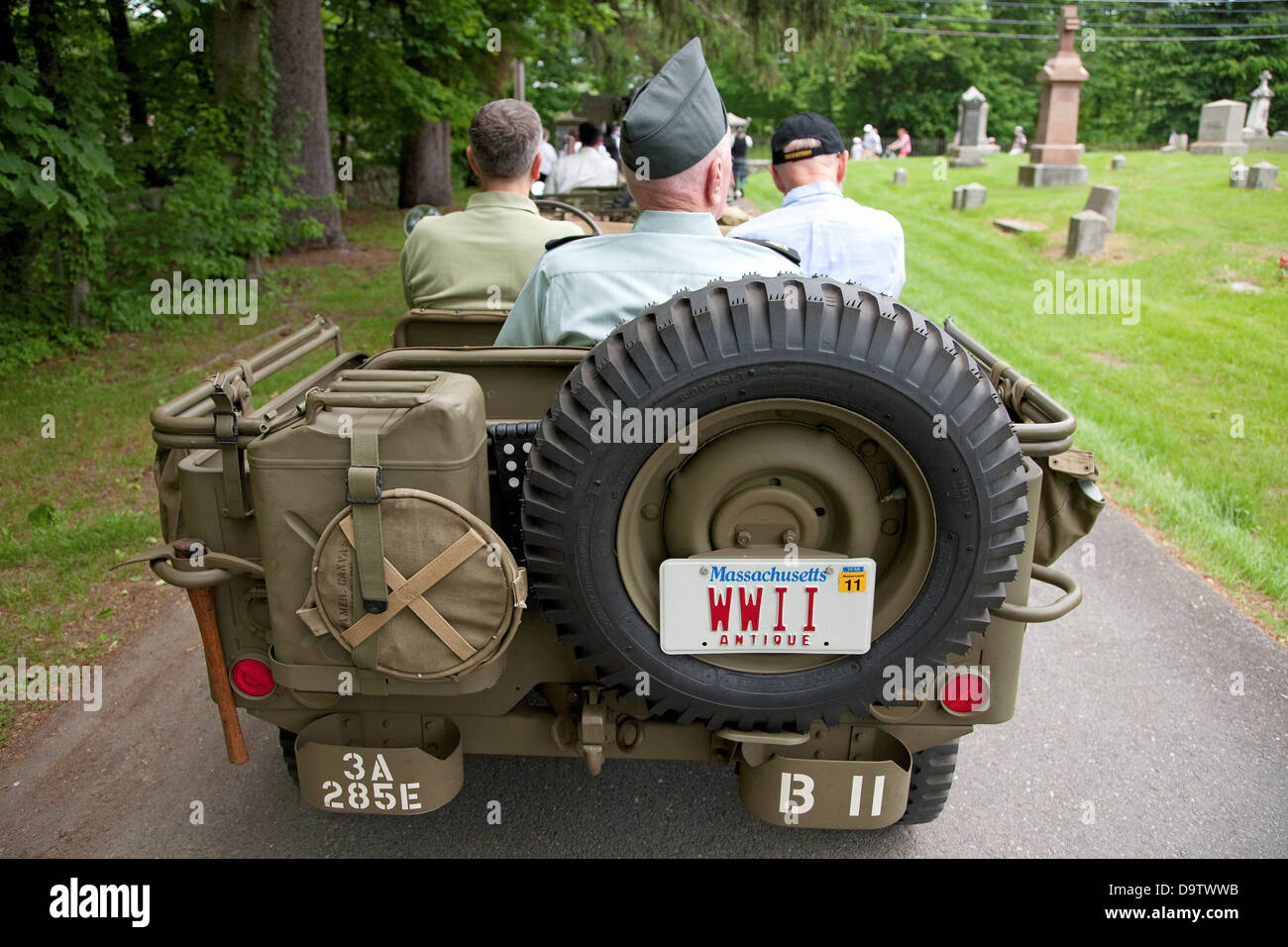 Antique WWII Jeep and veterands participate in Memorial Day parade ...