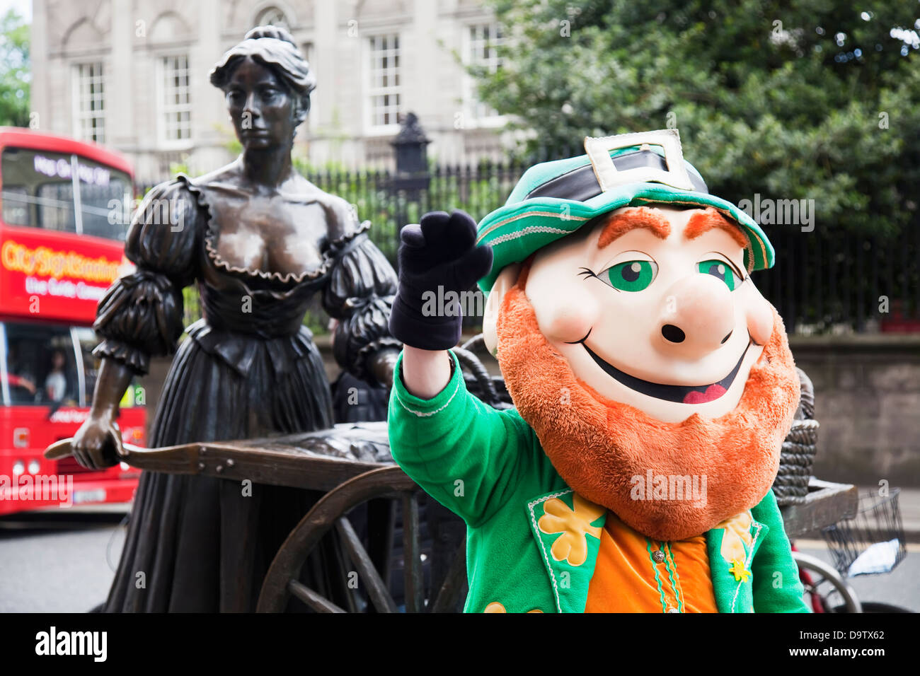 Irish Leprechaun Dublin Leprechaun And Tourists In Temple Bar, Dublin,