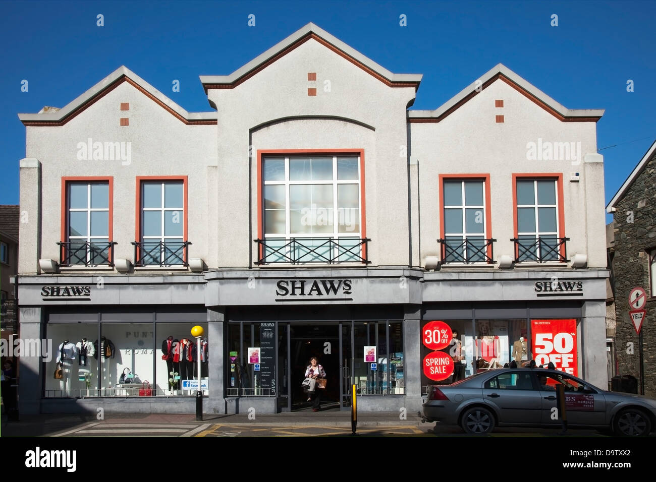 Shaws store hi-res stock photography and images - Alamy