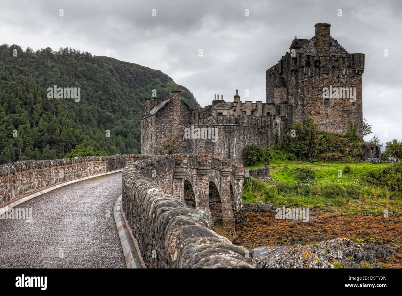 Scottish castle entrance hi-res stock photography and images - Alamy