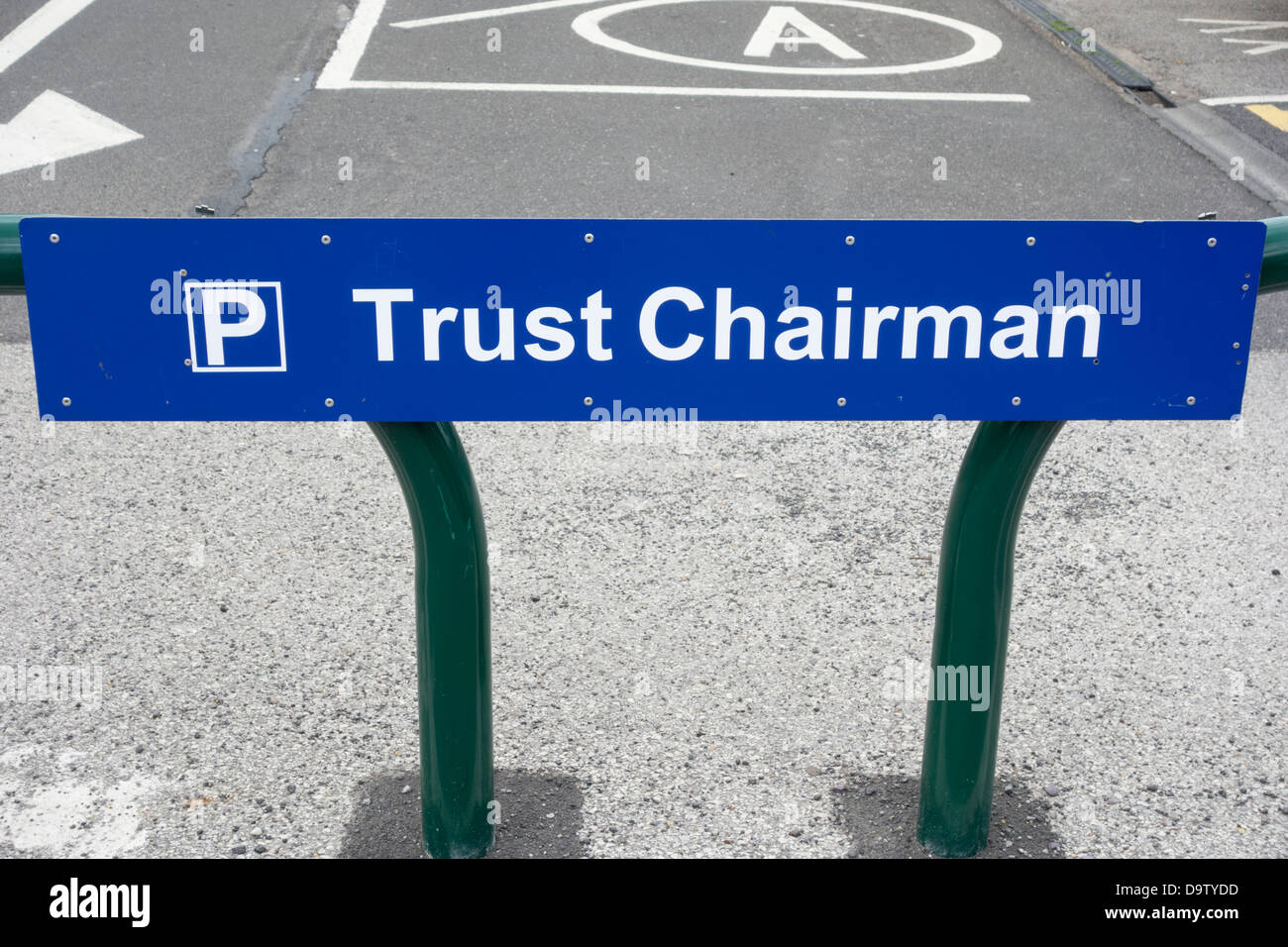 Car parking hospital hi-res stock photography and images - Alamy