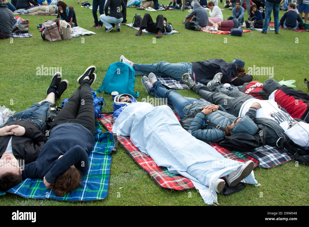 Fans wait watch england hi-res stock photography and images - Alamy