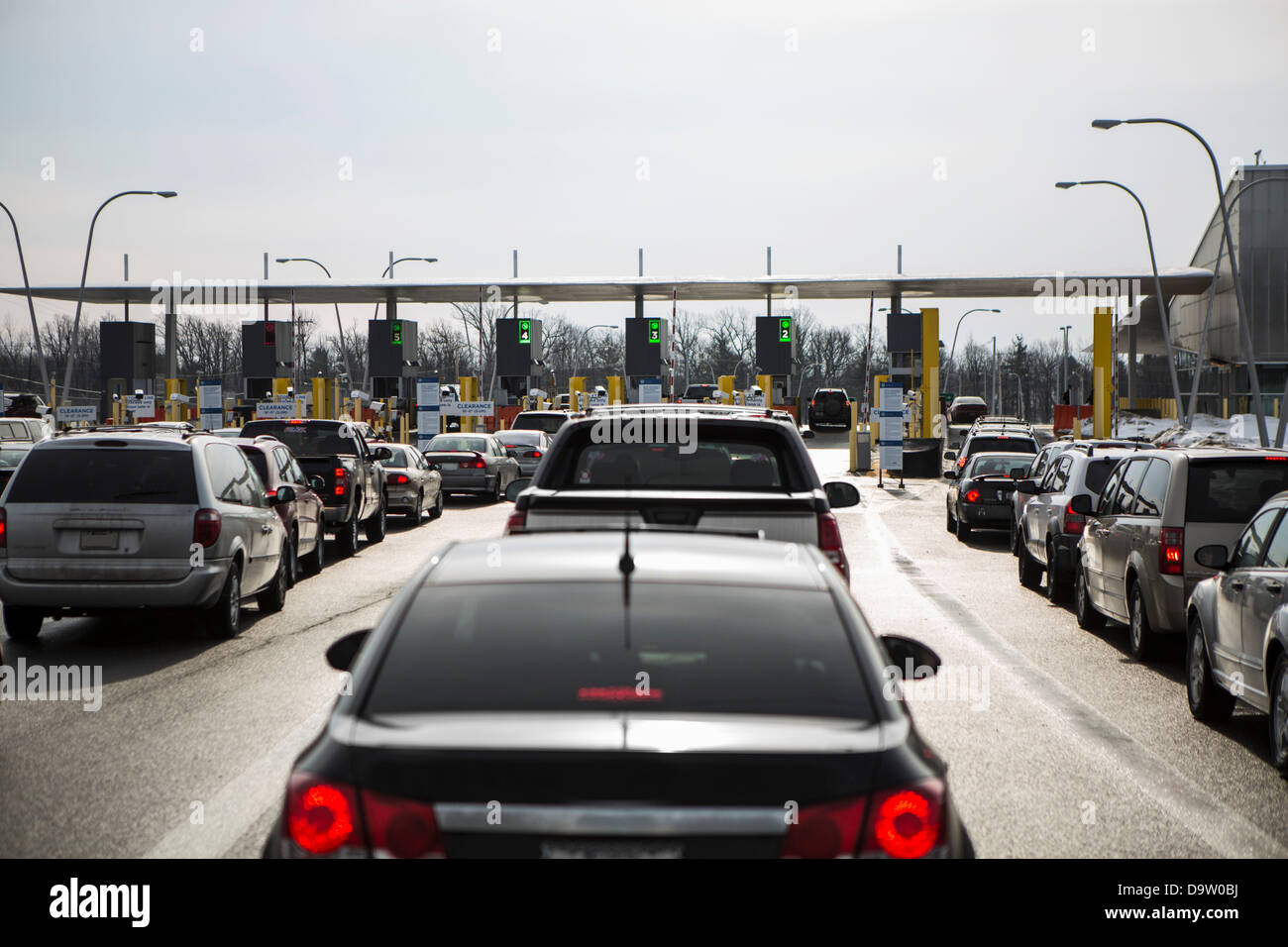 Canada usa customs toll booth hi-res stock photography and images - Alamy