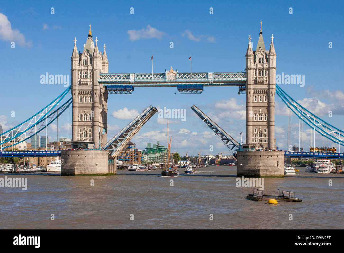 Raised tower bridge hi-res stock photography and images - Alamy