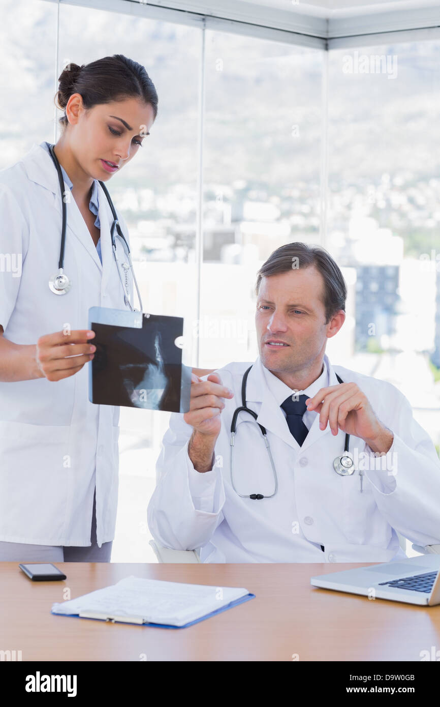 Doctor showing x ray hi-res stock photography and images - Alamy