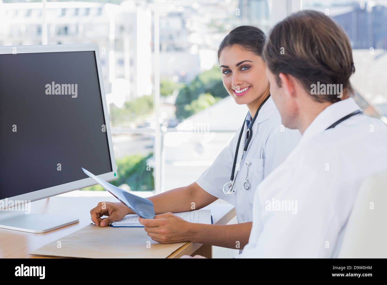 Nurse computer monitor screen looking hi-res stock photography and ...