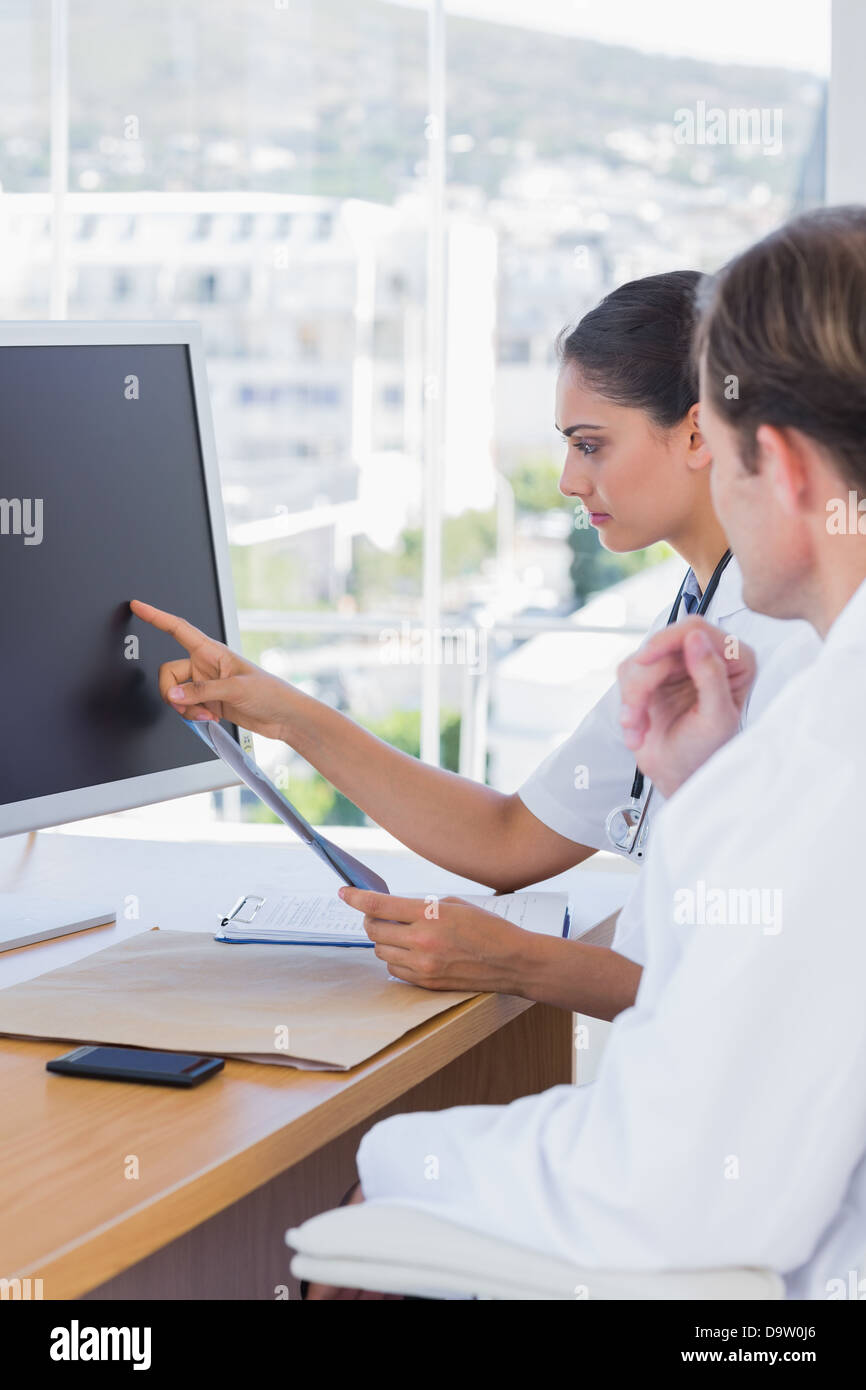 Nurse computer monitor hospital hi-res stock photography and images - Alamy