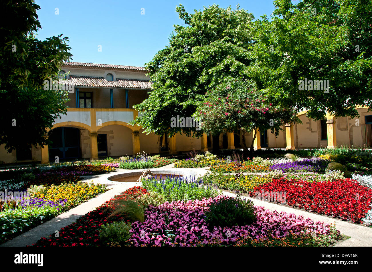 Van gogh arles garden hi-res stock photography and images - Alamy