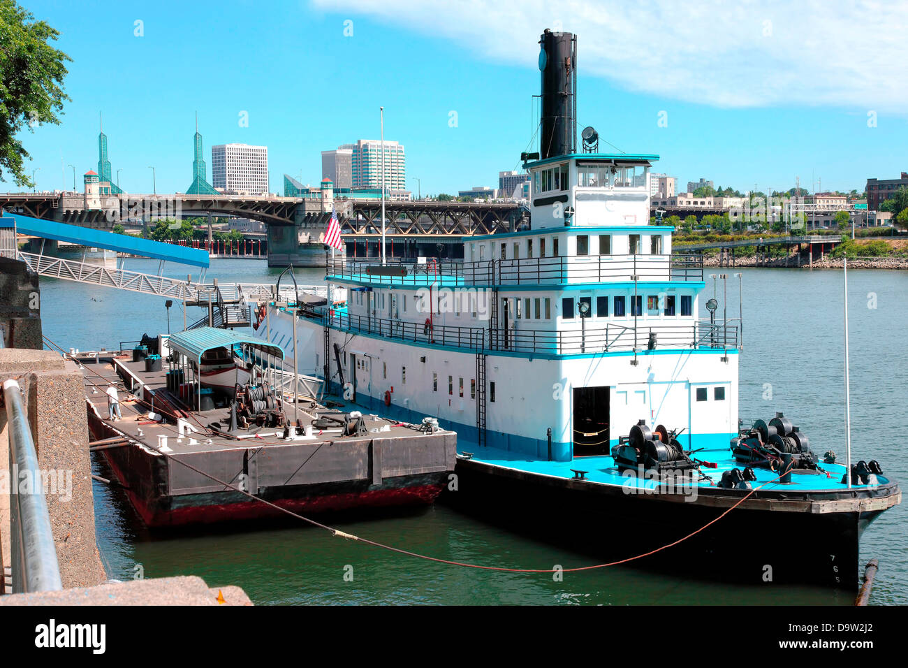 Tug boat in river hi-res stock photography and images - Alamy