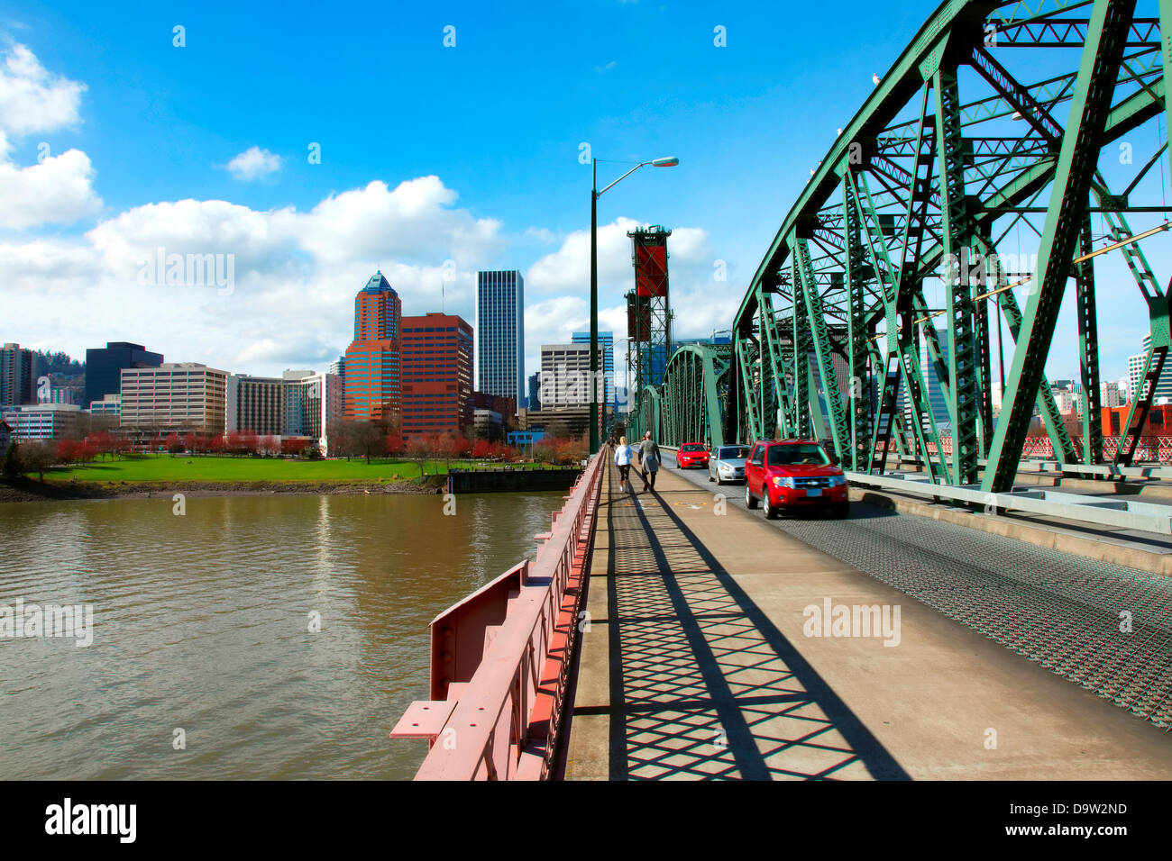 Pedestrians and traffic on the Hawthorne Bridge, in Downtown Portland ...