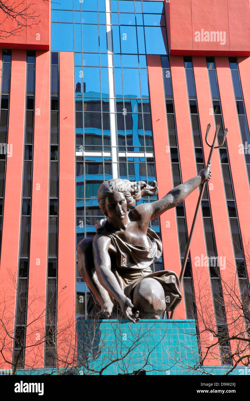 Michael graves building portland hi-res stock photography and images ...